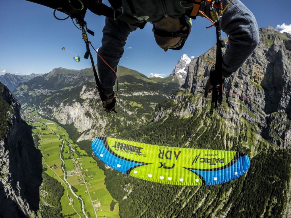 Et si je passais sous une aile EN B ? - acro cat parapente
